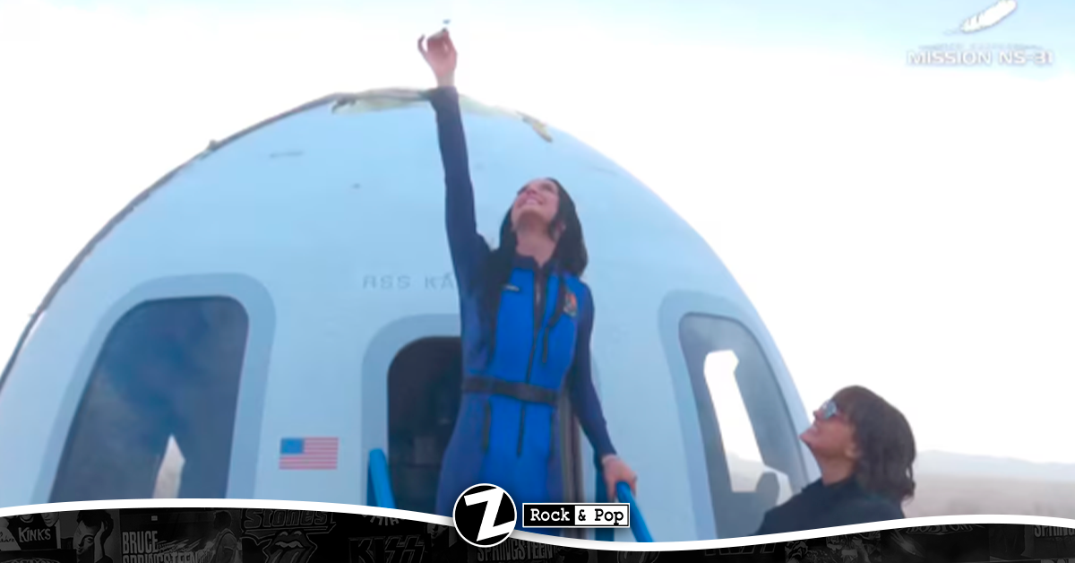 La increíble reacción de Katy Perry al aterrizar a la tierra tras su viaje al espacio con Blue ...